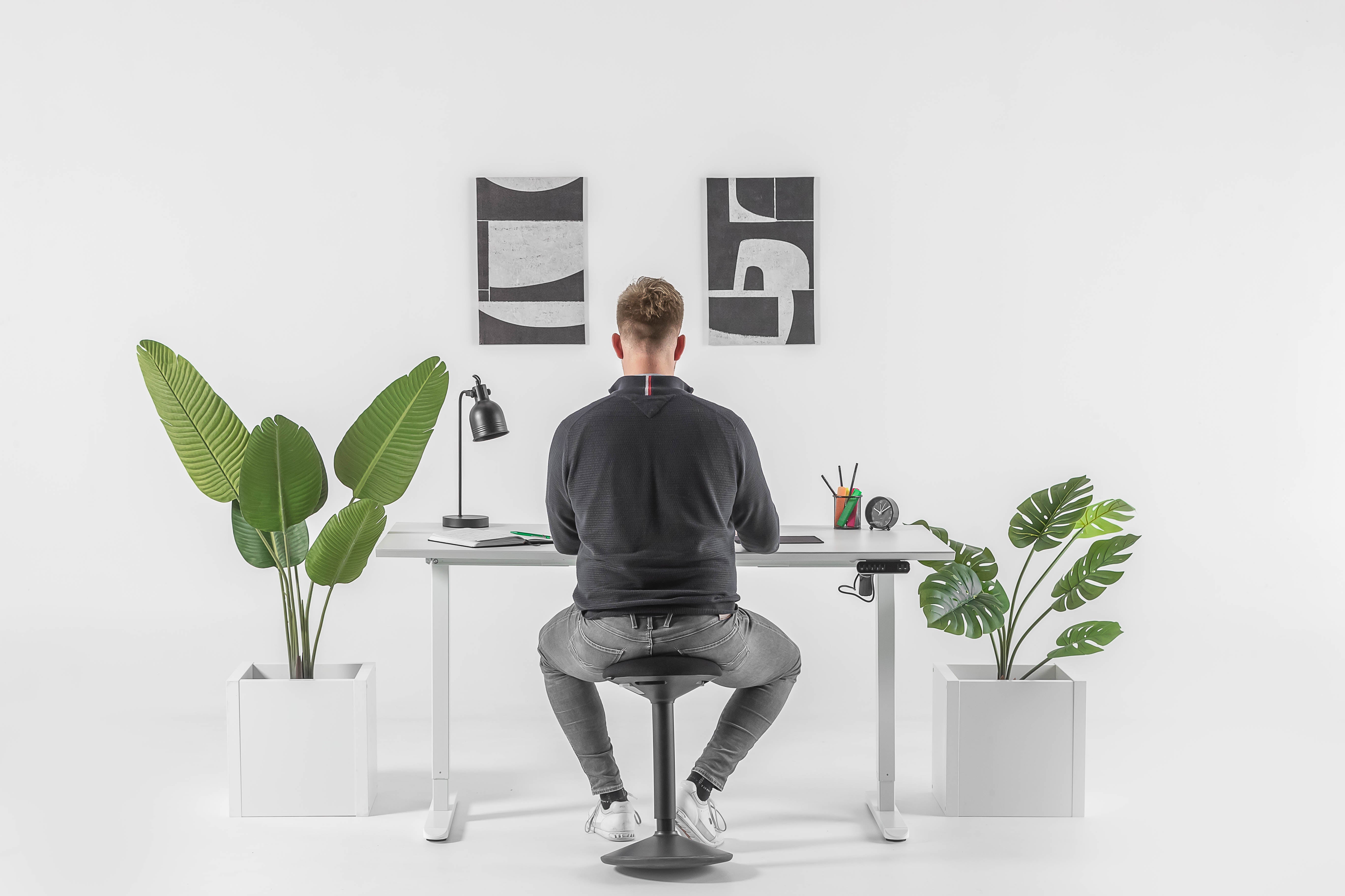 Ergonomisch sitzen: dein Leitfaden für eine gesunde Arbeitshaltung